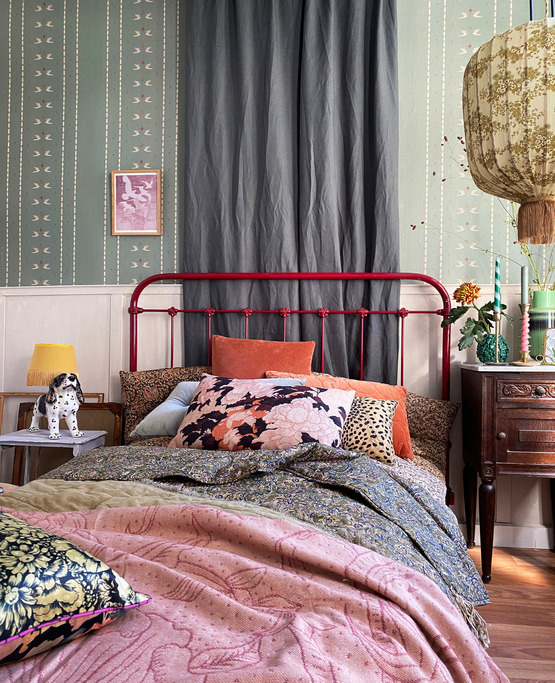 Lucky Pigeon Olive Green Wallpaper – Creative Lab Amsterdam